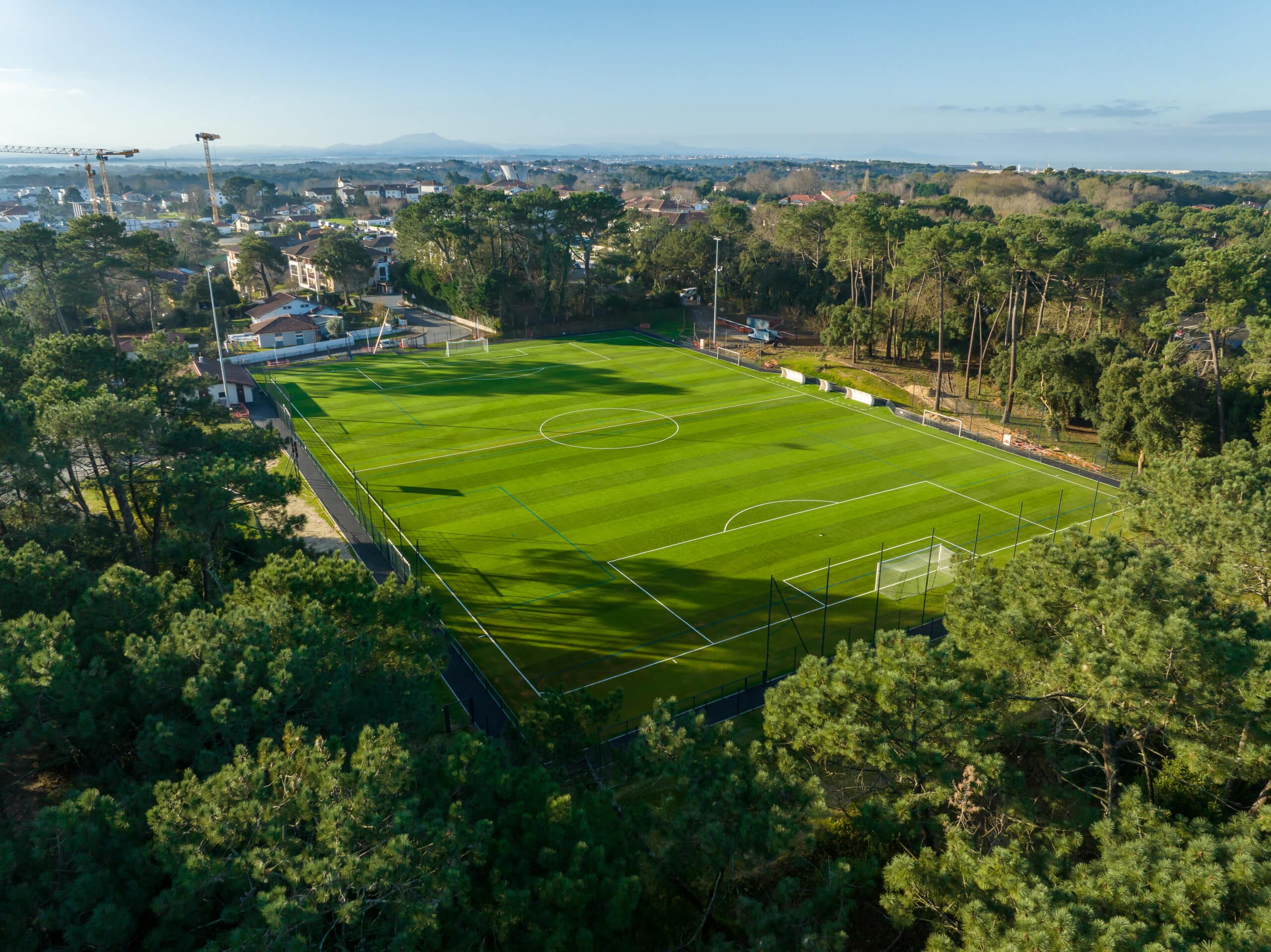 Réalisation d'un terrain de football synthétique espaces sportif V ...